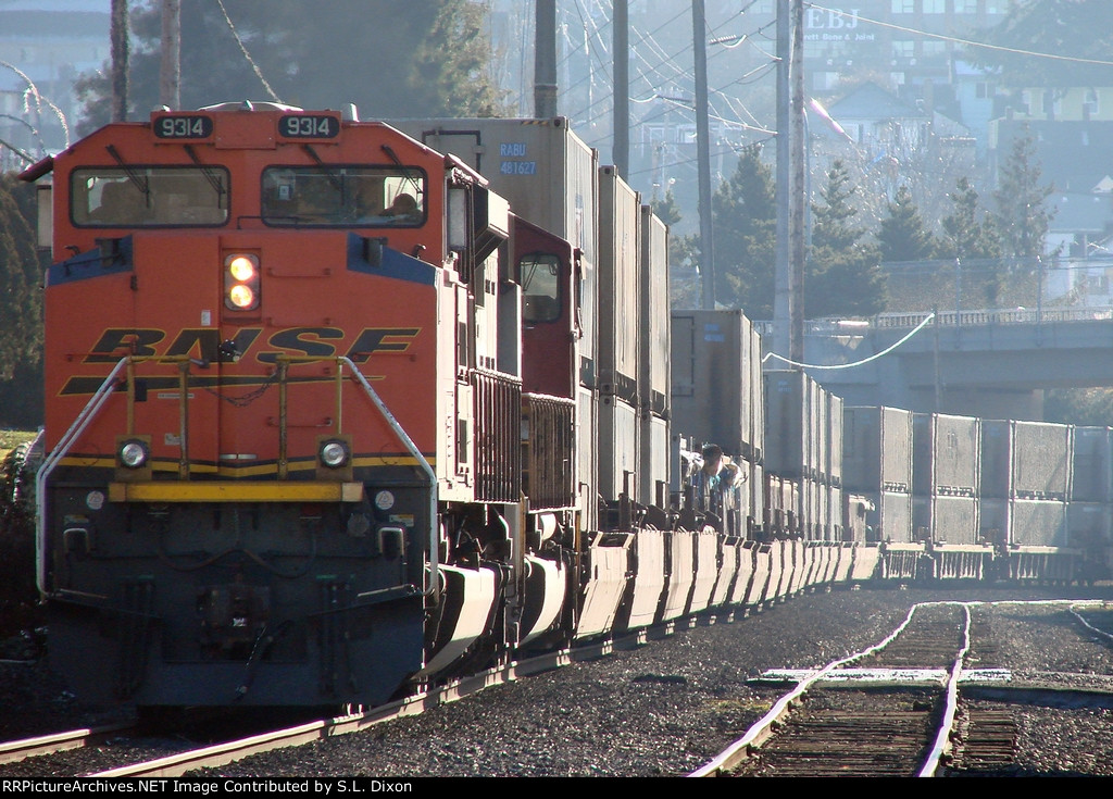 BNSF 9314 North @ Bayside